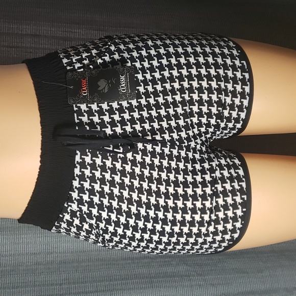 unbranded | Shorts | Womens Black And White Side Pockets Shorts New ...